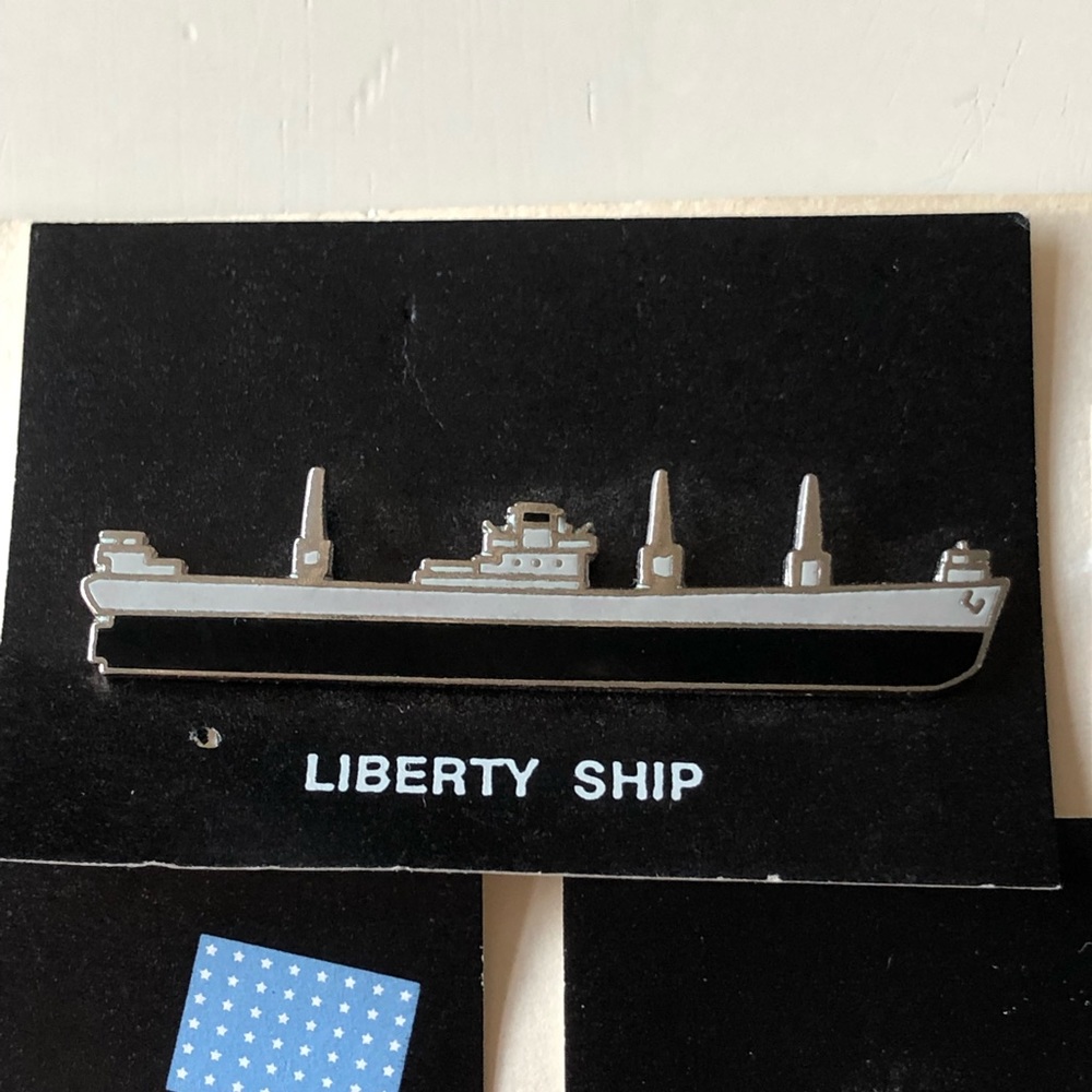 3 Historic Navy Class Of Ship Pins. - Gem